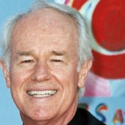 Mike Farrell Height in feet/cm. How Tall